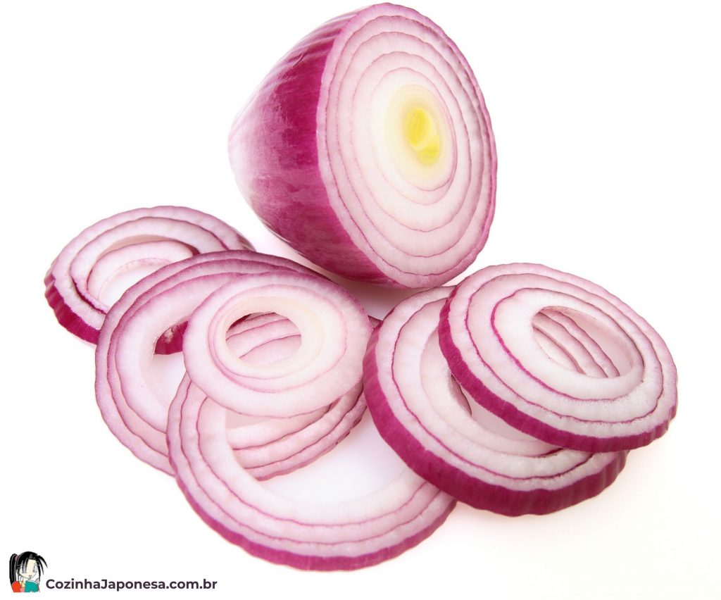 Cebola roxa em rodelas finas - Cozinha Japonesa